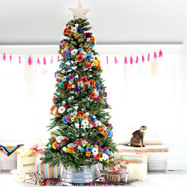Floral Christmas tree - one of the pretty Christmas tree decorating ...